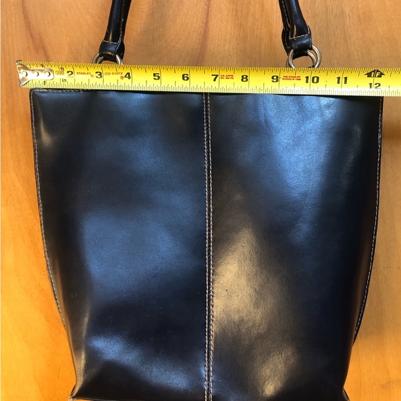 Wilsons Leather | Bags | Wilsons Leather Bucketstyle Purse In Navy Blue ...